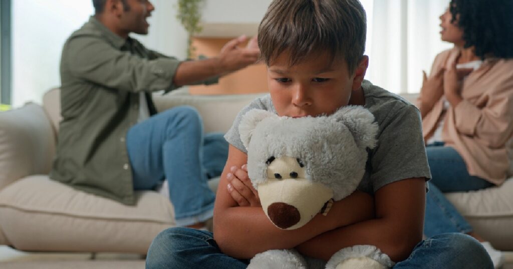 10 Signs That You Experienced Childhood Trauma - Awakenings Treatment ...